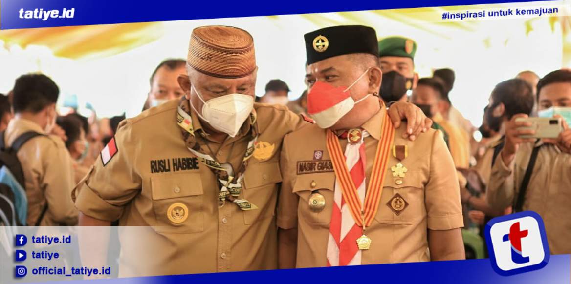 Curi Perhatian, Rangkulan Rusli Habibie ke Nasir Giasi Siratkan Restu Jadi Calon Bupati Pohuwato ...