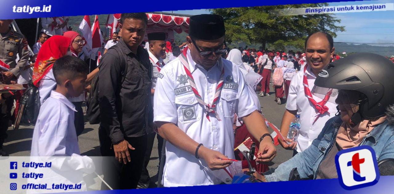 Sambut HUT ke-78 RI, Pemkab Bonebol Bagikan Bendera Merah Putih kepada Masyarakat - Tatiye.id