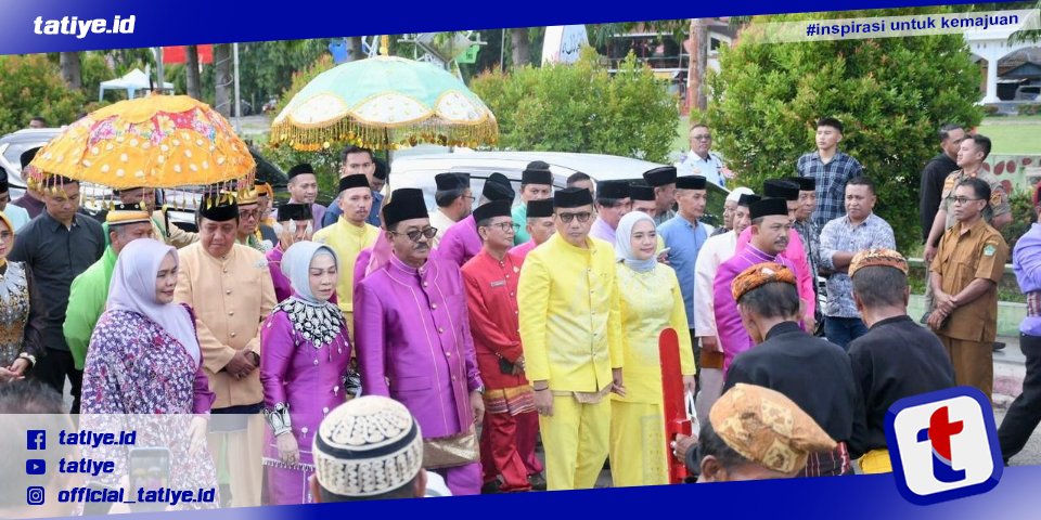 Usai Ikuti Retret, Bupati Rum Pagau Kini Jalani Prosesi Adat Moloopu ...